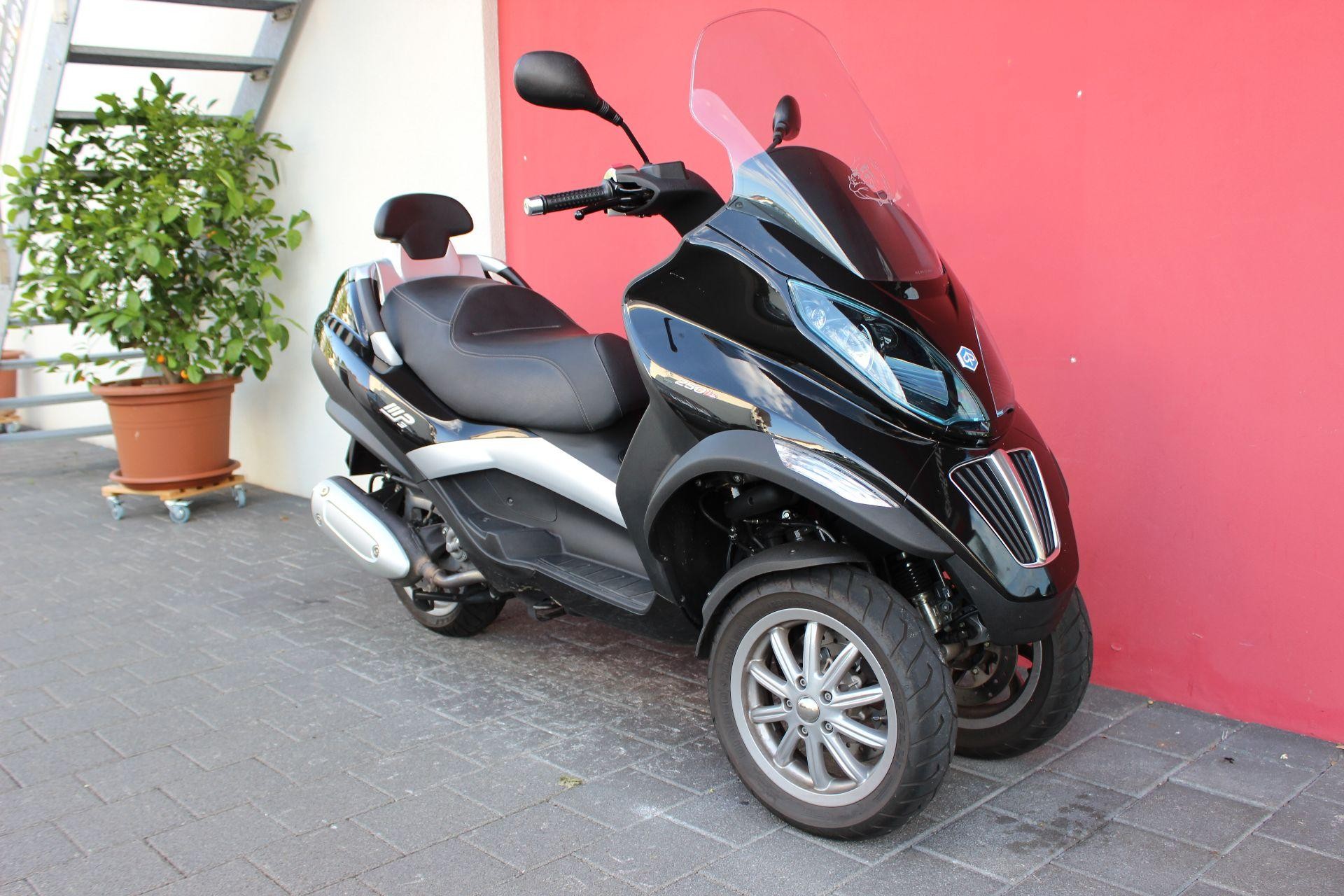 Piaggio 3 Rad - www.inf-inet.com
